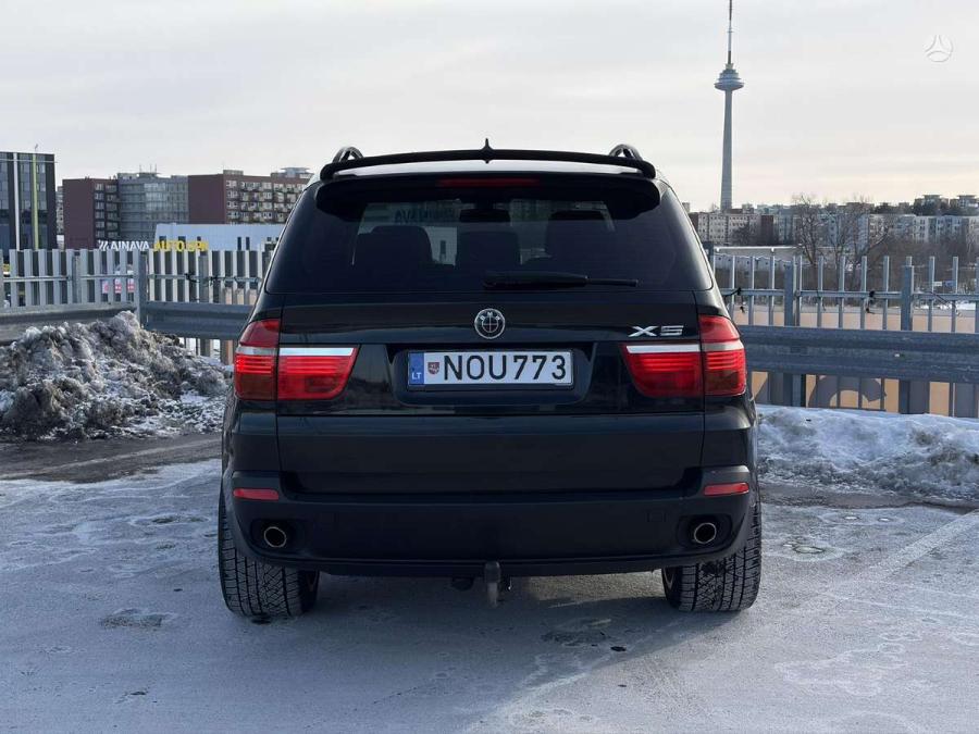 Black BMW X5 2009 in Vilnius, with an engine capacity of 2.99 L and mileage of 279 thousand km for 7750 €, photo 8 on AUTOMOTO.COM.LV