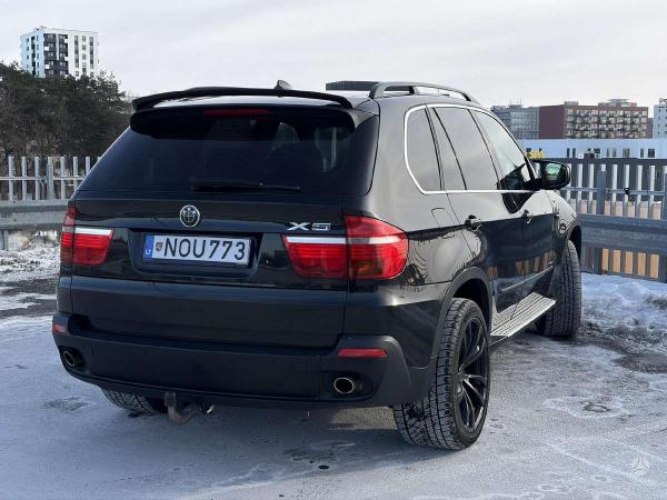 Black BMW X5 2009 in Vilnius, with an engine capacity of 2.99 L and mileage of 279 thousand km for 7750 €, photo 9 on AUTOMOTO.COM.LV