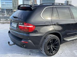 Black BMW X5 2009 in Vilnius, with an engine capacity of 2.99 L and mileage of 279 thousand km for 7750 €, photo 11 on AUTOMOTO.COM.LV