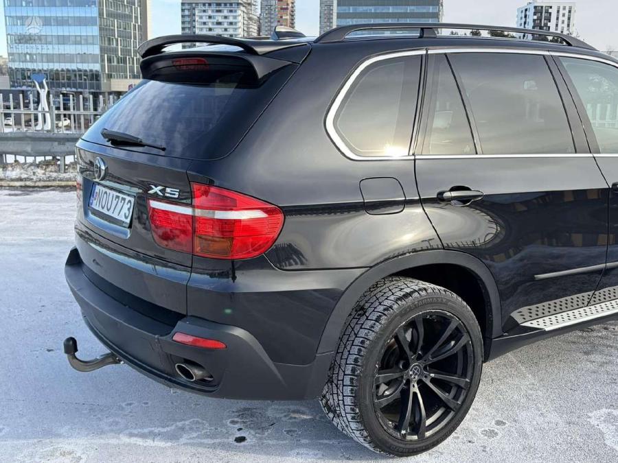 Black BMW X5 2009 in Vilnius, with an engine capacity of 2.99 L and mileage of 279 thousand km for 7750 €, photo 11 on AUTOMOTO.COM.LV