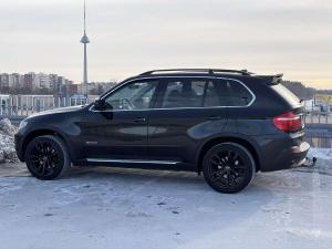 Black BMW X5 2009 in Vilnius, with an engine capacity of 2.99 L and mileage of 279 thousand km for 7750 €, photo 12 on AUTOMOTO.COM.LV