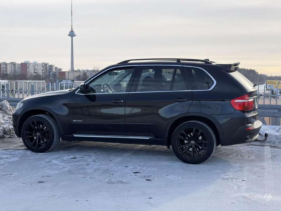 Black BMW X5 2009 in Vilnius, with an engine capacity of 2.99 L and mileage of 279 thousand km for 7750 €, photo 12 on AUTOMOTO.COM.LV