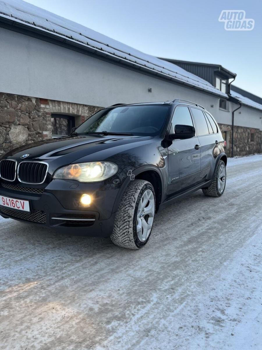 Black BMW X5 2009 in Panevezys, with an engine capacity of 3.00 L and mileage of 337 thousand km for 7500 €, photo 1 on AUTOMOTO.COM.LV