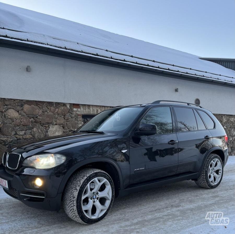 Black BMW X5 2009 in Panevezys, with an engine capacity of 3.00 L and mileage of 337 thousand km for 7500 €, photo 2 on AUTOMOTO.COM.LV