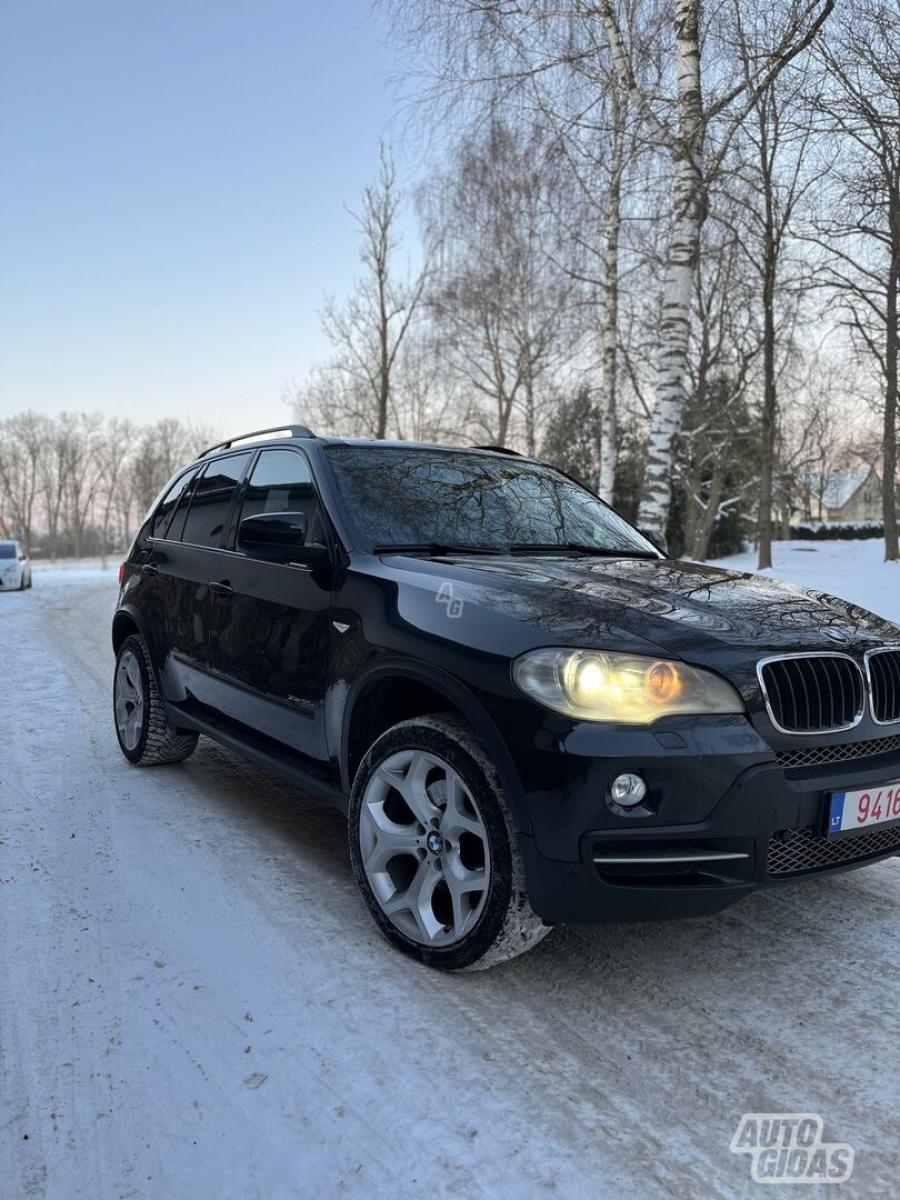 Black BMW X5 2009 in Panevezys, with an engine capacity of 3.00 L and mileage of 337 thousand km for 7500 €, photo 3 on AUTOMOTO.COM.LV