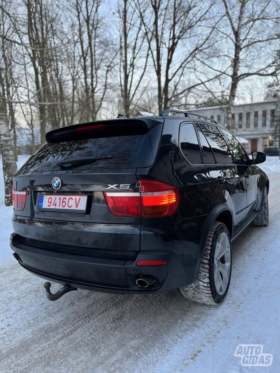 Black BMW X5 2009 in Panevezys, with an engine capacity of 3.00 L and mileage of 337 thousand km for 7500 €, photo 4 on AUTOMOTO.COM.LV