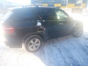 Black BMW X5 2009 in Kaunas, with an engine capacity of 3.00 L and mileage of 318 thousand km for 4500 €, photo 4 on AUTOMOTO.COM.LV