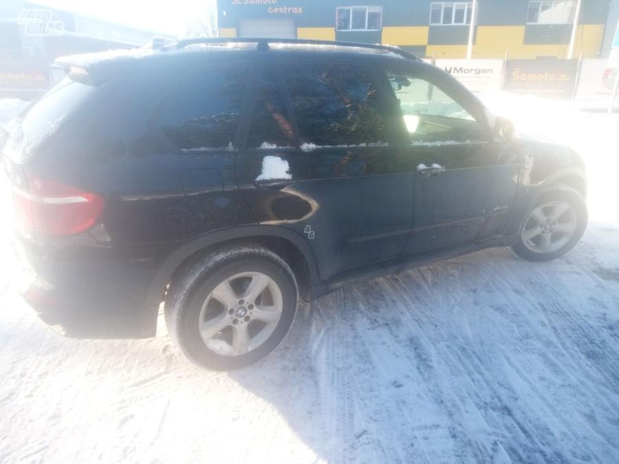 Black BMW X5 2009 in Kaunas, with an engine capacity of 3.00 L and mileage of 318 thousand km for 4500 €, photo 4 on AUTOMOTO.COM.LV
