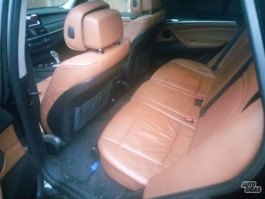 Black BMW X5 2009 in Kaunas, with an engine capacity of 3.00 L and mileage of 318 thousand km for 4500 €, photo 11 on AUTOMOTO.COM.LV