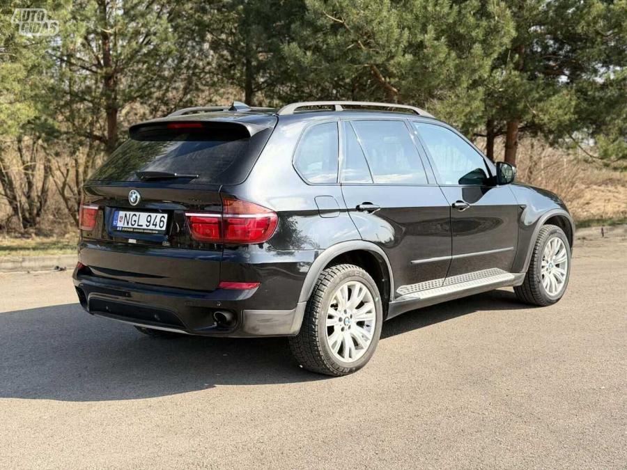 Melns BMW X5 2009 Viļņa, ar dzinēja tilpumu 3.00 L un nobraukumu 330 tūkst. km par 7200 €, foto 5 vietnē AUTOMOTO.COM.LV