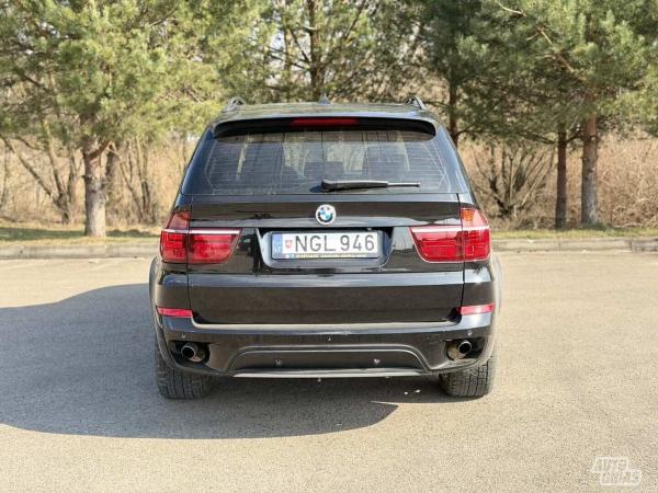 Black BMW X5 2009 in Vilnius, with an engine capacity of 3.00 L and mileage of 330 thousand km for 6000 €, photo 7 on AUTOMOTO.COM.LV