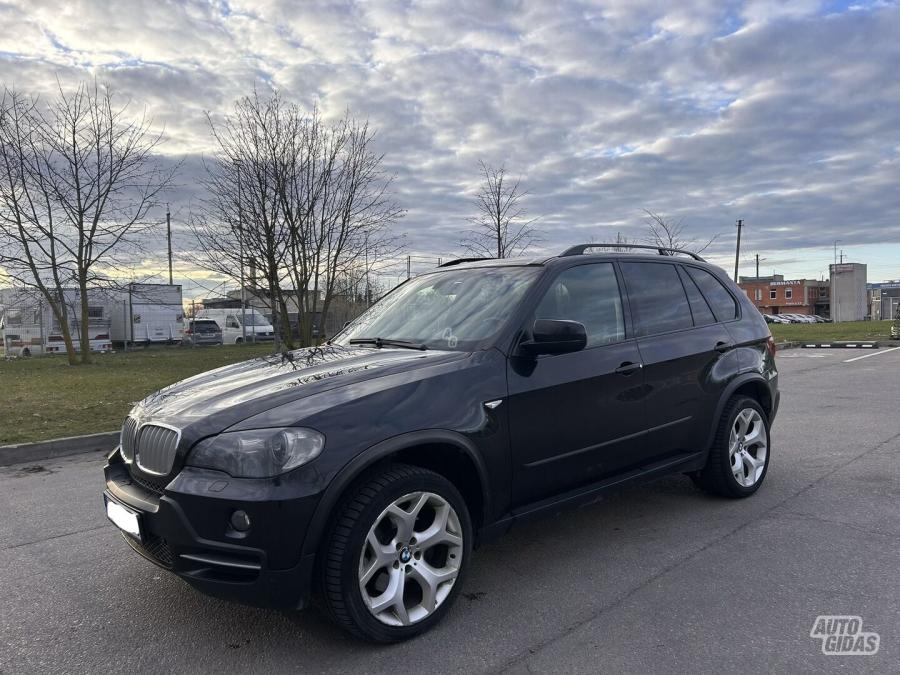 Black BMW X5 2009 in Kaunas, with an engine capacity of 3.00 L and mileage of 531 thousand km for 5000 €, photo 1 on AUTOMOTO.COM.LV