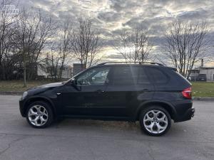 Black BMW X5 2009 in Kaunas, with an engine capacity of 3.00 L and mileage of 531 thousand km for 5000 €, photo 4 on AUTOMOTO.COM.LV
