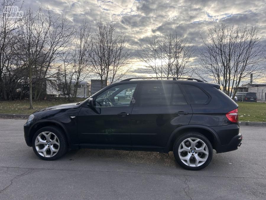 Black BMW X5 2009 in Kaunas, with an engine capacity of 3.00 L and mileage of 531 thousand km for 5000 €, photo 4 on AUTOMOTO.COM.LV