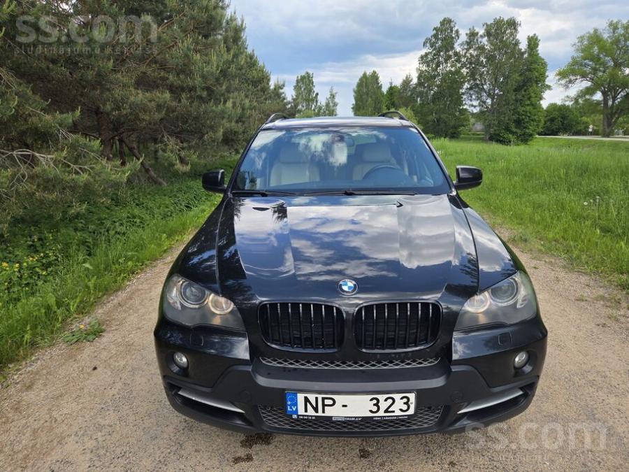 Black BMW X5 2009 in Madona, with an engine capacity of 3.00 L and mileage of 289 thousand km for 8250 €, photo 1 on AUTOMOTO.COM.LV
