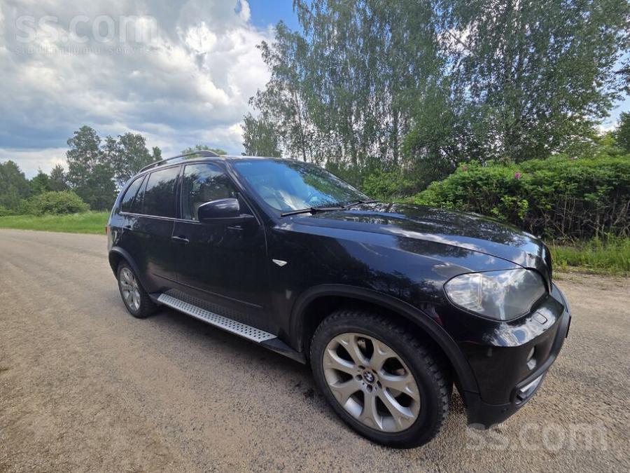Black BMW X5 2009 in Madona, with an engine capacity of 3.00 L and mileage of 289 thousand km for 8250 €, photo 4 on AUTOMOTO.COM.LV