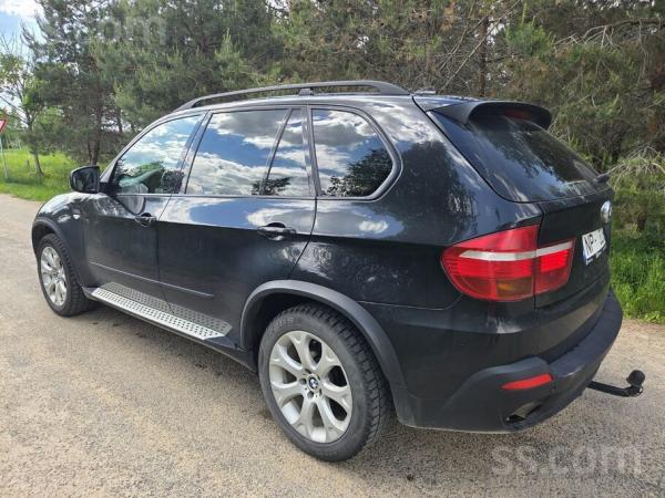 Black BMW X5 2009 in Madona, with an engine capacity of 3.00 L and mileage of 289 thousand km for 8250 €, photo 4 on AUTOMOTO.COM.LV