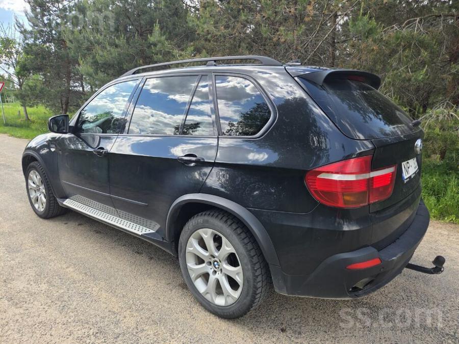 Black BMW X5 2009 in Madona, with an engine capacity of 3.00 L and mileage of 289 thousand km for 8250 €, photo 5 on AUTOMOTO.COM.LV