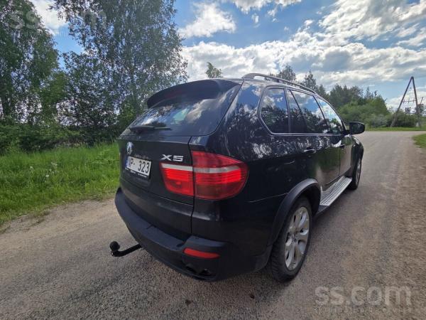 Black BMW X5 2009 in Madona, with an engine capacity of 3.00 L and mileage of 289 thousand km for 8250 €, photo 5 on AUTOMOTO.COM.LV