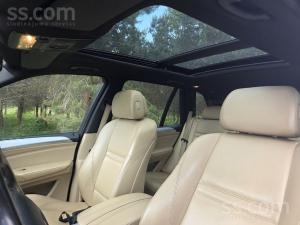 Black BMW X5 2009 in Madona, with an engine capacity of 3.00 L and mileage of 289 thousand km for 8250 €, photo 7 on AUTOMOTO.COM.LV