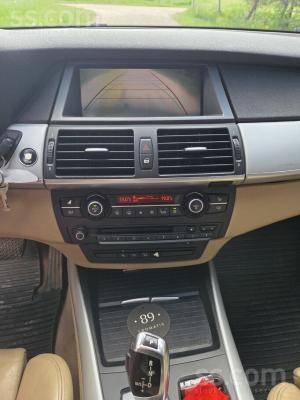 Black BMW X5 2009 in Madona, with an engine capacity of 3.00 L and mileage of 289 thousand km for 8250 €, photo 9 on AUTOMOTO.COM.LV