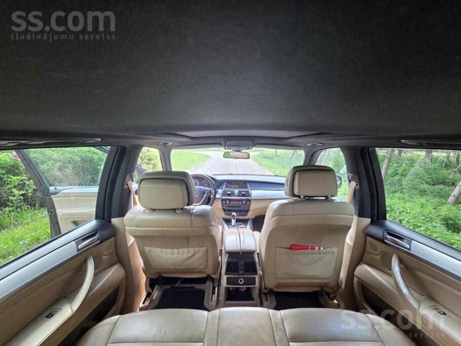 Black BMW X5 2009 in Madona, with an engine capacity of 3.00 L and mileage of 289 thousand km for 8250 €, photo 13 on AUTOMOTO.COM.LV