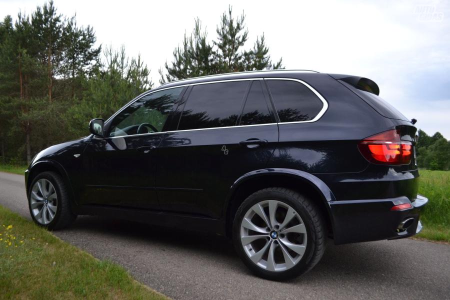 Black BMW X5 2009 in Vilnius, with an engine capacity of 3.00 L and mileage of 211 thousand km for 10200 €, photo 5 on AUTOMOTO.COM.LV