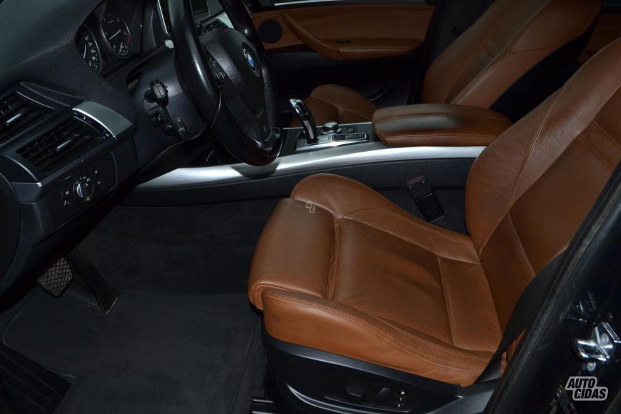 Black BMW X5 2009 in Vilnius, with an engine capacity of 3.00 L and mileage of 211 thousand km for 10200 €, photo 10 on AUTOMOTO.COM.LV