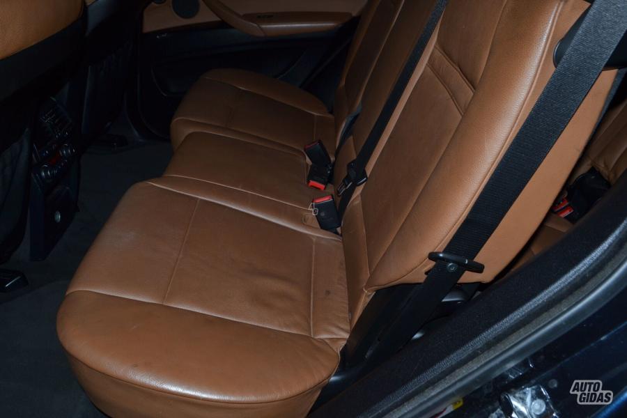 Black BMW X5 2009 in Vilnius, with an engine capacity of 3.00 L and mileage of 211 thousand km for 10200 €, photo 12 on AUTOMOTO.COM.LV
