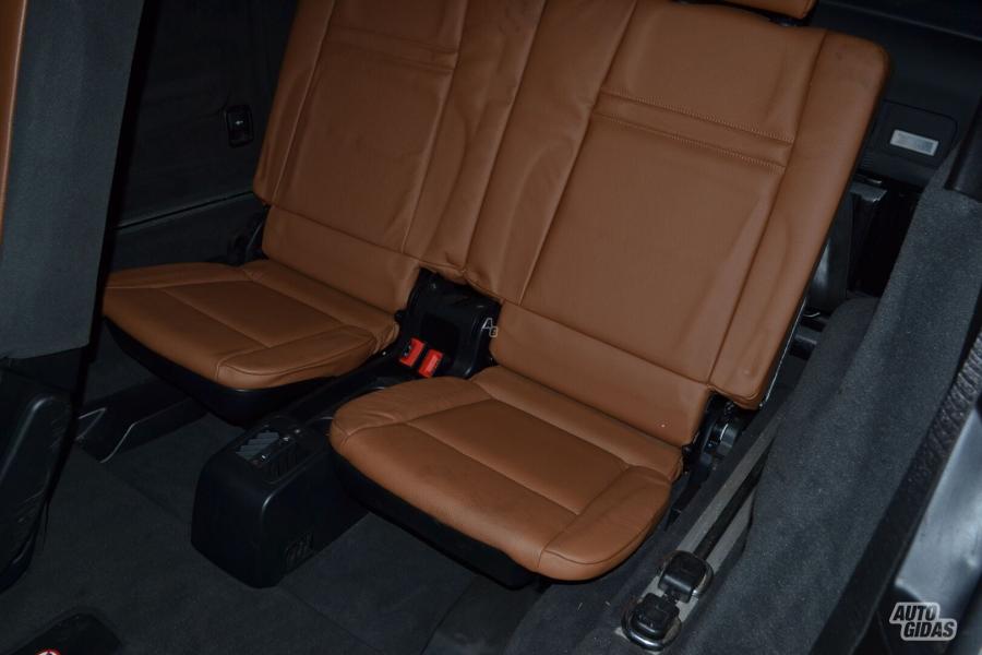 Black BMW X5 2009 in Vilnius, with an engine capacity of 3.00 L and mileage of 211 thousand km for 10200 €, photo 13 on AUTOMOTO.COM.LV