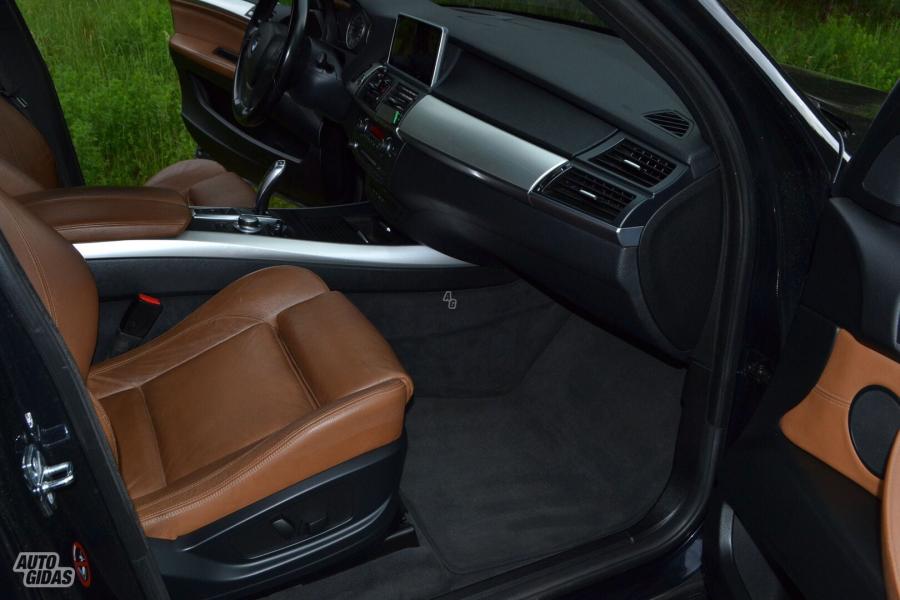 Black BMW X5 2009 in Vilnius, with an engine capacity of 3.00 L and mileage of 211 thousand km for 10200 €, photo 16 on AUTOMOTO.COM.LV