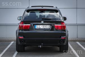 Melns BMW X5 2009 Rīga, ar dzinēja tilpumu 3.00 L un nobraukumu 347 tūkst. km par 8750 €, foto 6 vietnē AUTOMOTO.COM.LV