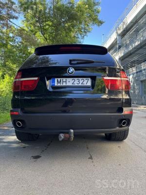 Melns BMW X5 2009 Rīga, ar dzinēja tilpumu 3.00 L un nobraukumu 388 tūkst. km par 8495 €, foto 4 vietnē AUTOMOTO.COM.LV
