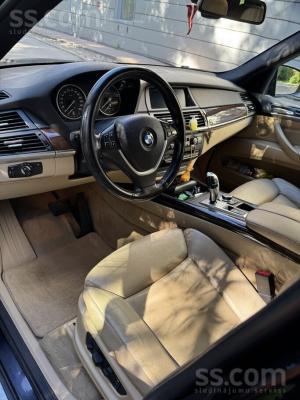 Melns BMW X5 2009 Rīga, ar dzinēja tilpumu 3.00 L un nobraukumu 388 tūkst. km par 8495 €, foto 18 vietnē AUTOMOTO.COM.LV