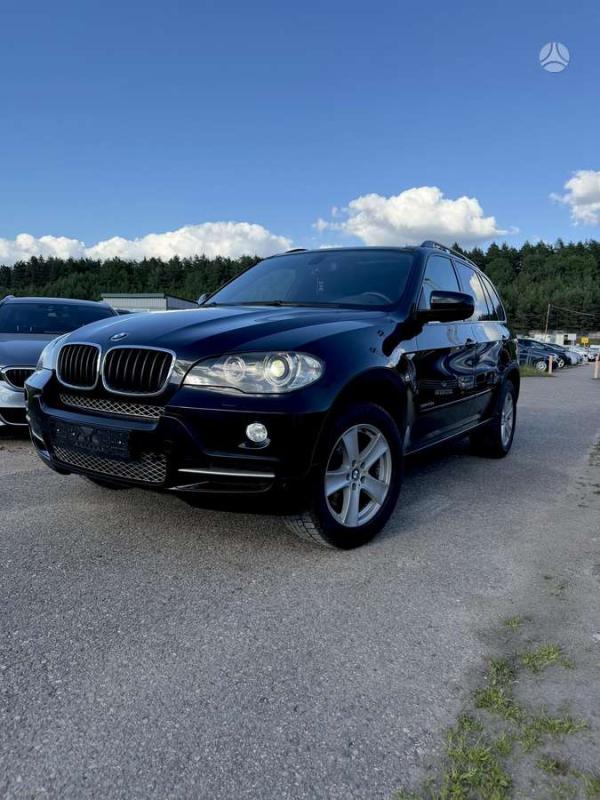 Melns BMW X5 2009 Viļņa, ar dzinēja tilpumu 2.99 L un nobraukumu 325 tūkst. km par 10700 €, foto 1 vietnē AUTOMOTO.COM.LV