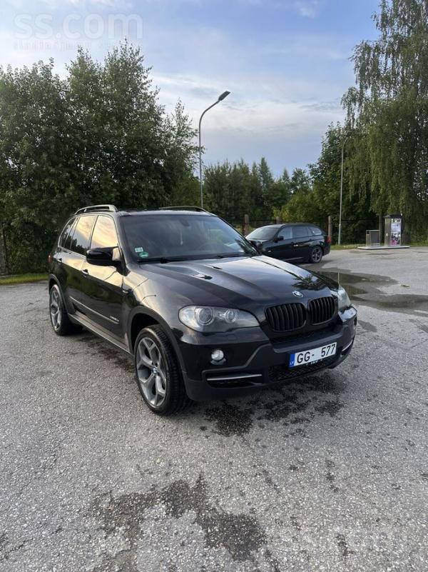 Melns BMW X5 2009 Valmiera, ar dzinēja tilpumu 3.00 L un nobraukumu 281 tūkst. km par 12000 €, foto 1 vietnē AUTOMOTO.COM.LV