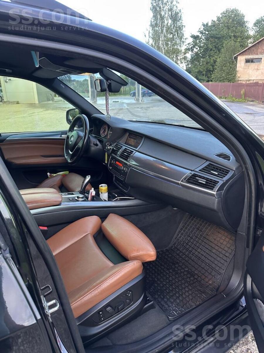 Melns BMW X5 2009 Valmiera, ar dzinēja tilpumu 3.00 L un nobraukumu 281 tūkst. km par 12000 €, foto 6 vietnē AUTOMOTO.COM.LV