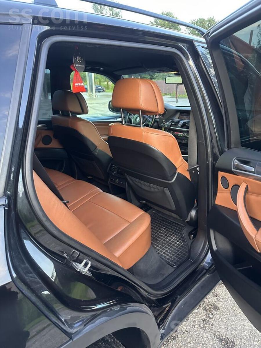 Melns BMW X5 2009 Valmiera, ar dzinēja tilpumu 3.00 L un nobraukumu 281 tūkst. km par 12000 €, foto 9 vietnē AUTOMOTO.COM.LV