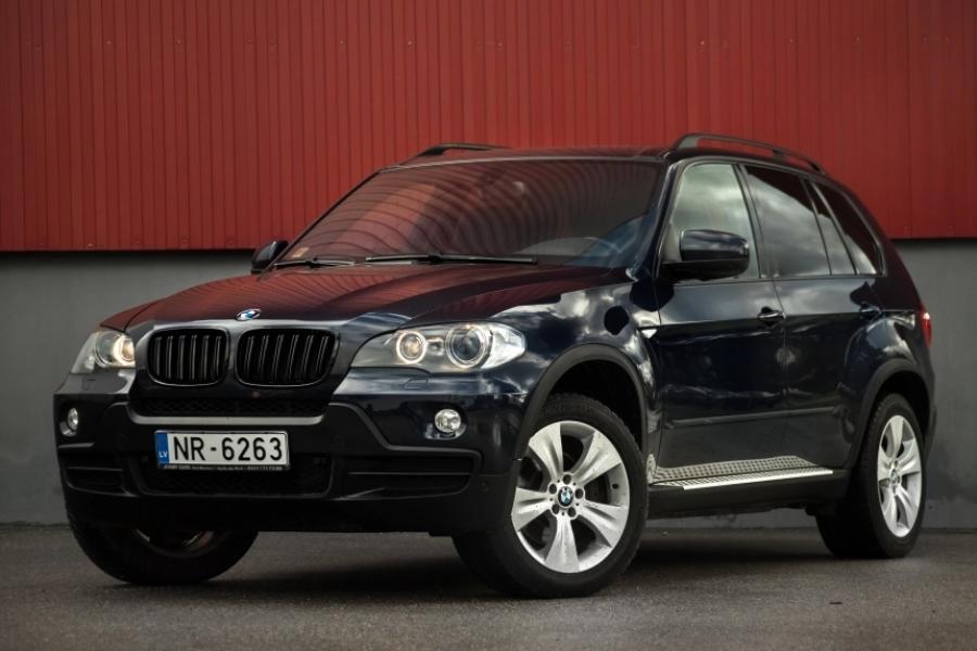 Black BMW X5 2009 in Riga, with an engine capacity of 3.00 L and mileage of 316 thousand km for 10990 €, photo 1 on AUTOMOTO.COM.LV