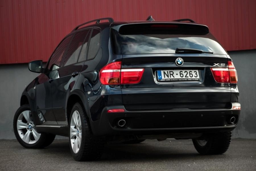 Black BMW X5 2009 in Riga, with an engine capacity of 3.00 L and mileage of 316 thousand km for 10990 €, photo 4 on AUTOMOTO.COM.LV
