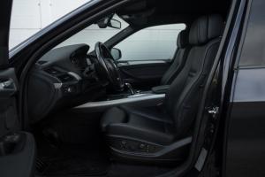 Black BMW X5 2009 in Riga, with an engine capacity of 3.00 L and mileage of 316 thousand km for 10990 €, photo 9 on AUTOMOTO.COM.LV