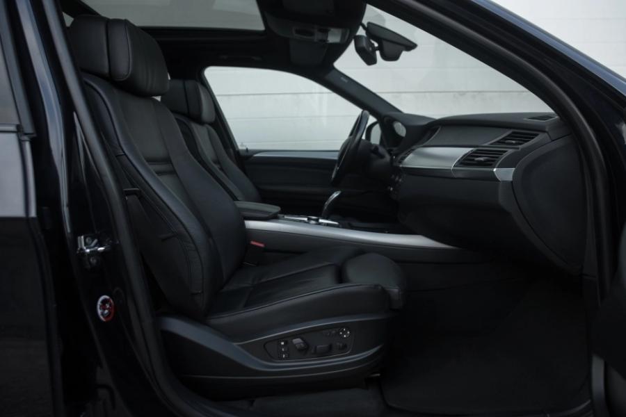 Black BMW X5 2009 in Riga, with an engine capacity of 3.00 L and mileage of 316 thousand km for 10990 €, photo 10 on AUTOMOTO.COM.LV