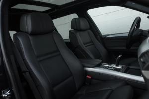 Black BMW X5 2009 in Riga, with an engine capacity of 3.00 L and mileage of 316 thousand km for 10990 €, photo 11 on AUTOMOTO.COM.LV