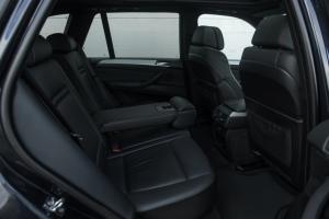 Black BMW X5 2009 in Riga, with an engine capacity of 3.00 L and mileage of 316 thousand km for 10990 €, photo 13 on AUTOMOTO.COM.LV