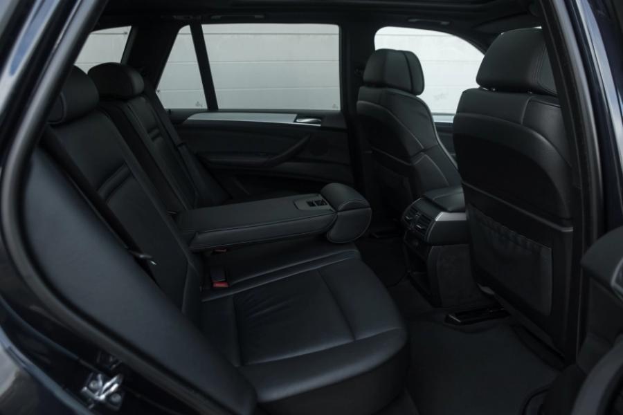 Black BMW X5 2009 in Riga, with an engine capacity of 3.00 L and mileage of 316 thousand km for 10990 €, photo 13 on AUTOMOTO.COM.LV