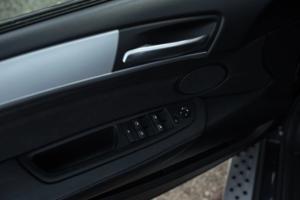 Black BMW X5 2009 in Riga, with an engine capacity of 3.00 L and mileage of 316 thousand km for 10990 €, photo 14 on AUTOMOTO.COM.LV