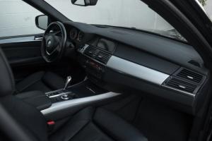 Black BMW X5 2009 in Riga, with an engine capacity of 3.00 L and mileage of 316 thousand km for 10990 €, photo 24 on AUTOMOTO.COM.LV