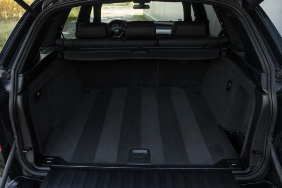 Black BMW X5 2009 in Riga, with an engine capacity of 3.00 L and mileage of 316 thousand km for 10990 €, photo 28 on AUTOMOTO.COM.LV