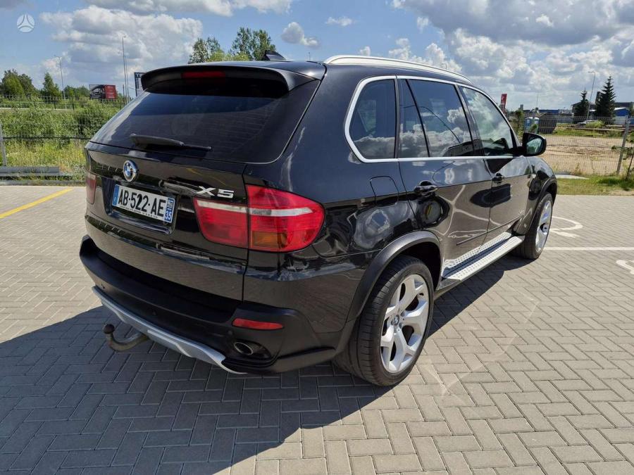 Черный БМВ Х5 2009 в Таураге, объемом двигателя 2.99 л и пробегом 330 тыс. км за 7200 €, фото 8 на AUTOMOTO.COM.LV