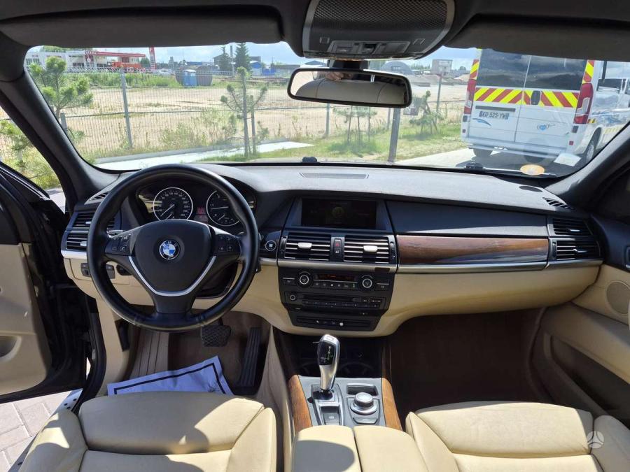 Черный БМВ Х5 2009 в Таураге, объемом двигателя 2.99 л и пробегом 330 тыс. км за 7200 €, фото 16 на AUTOMOTO.COM.LV